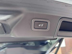 White Land Rover Range Rover Velar 2018 in Gargzdai, with an engine capacity of 2.00 L and mileage of 151 thousand km for 19499 €, photo 18 on AUTOMOTO.COM.LV