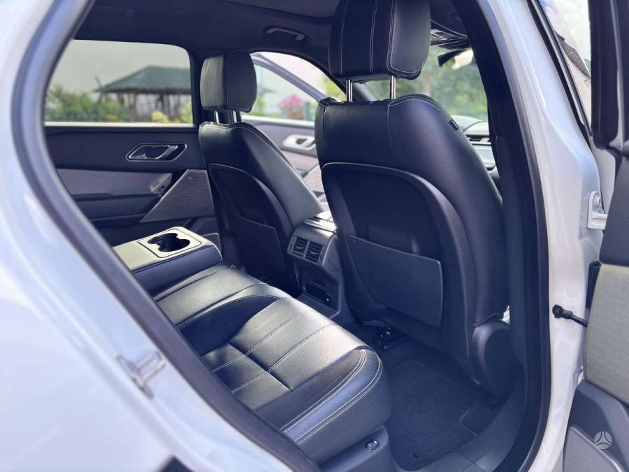 White Land Rover Range Rover Velar 2018 in Gargzdai, with an engine capacity of 2.00 L and mileage of 151 thousand km for 19499 €, photo 19 on AUTOMOTO.COM.LV