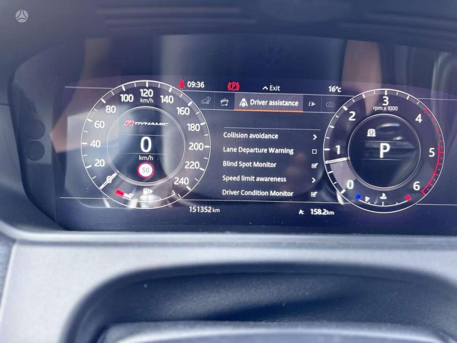 White Land Rover Range Rover Velar 2018 in Gargzdai, with an engine capacity of 2.00 L and mileage of 151 thousand km for 19499 €, photo 25 on AUTOMOTO.COM.LV
