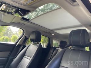 White Land Rover Range Rover Velar 2018 in Riga, with an engine capacity of 2.00 L and mileage of 96 thousand km for 28600 €, photo 10 on AUTOMOTO.COM.LV