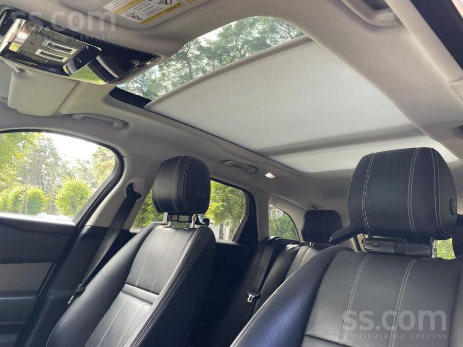 White Land Rover Range Rover Velar 2018 in Riga, with an engine capacity of 2.00 L and mileage of 96 thousand km for 28600 €, photo 10 on AUTOMOTO.COM.LV