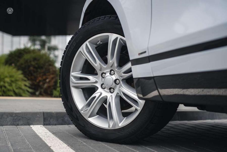 Balts Land Rover Range Rover Velar 2019 Viļņa, ar dzinēja tilpumu 2.00 L un nobraukumu 89 tūkst. km par 28600 €, foto 23 vietnē AUTOMOTO.COM.LV