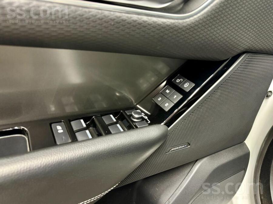 Balts Land Rover Range Rover Velar 2020 Rīga, ar dzinēja tilpumu 2.00 L un nobraukumu 83 tūkst. km par 26490 €, foto 27 vietnē AUTOMOTO.COM.LV