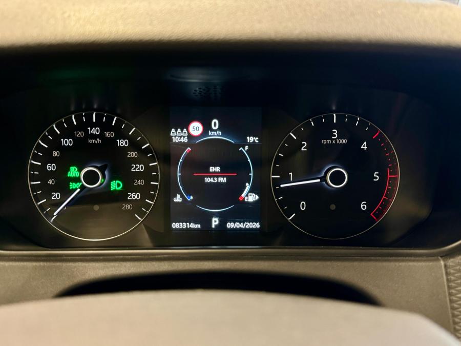 Balts Land Rover Range Rover Velar 2020 Rīga, ar dzinēja tilpumu 2.00 L un nobraukumu 83 tūkst. km par 26490 €, foto 12 vietnē AUTOMOTO.COM.LV