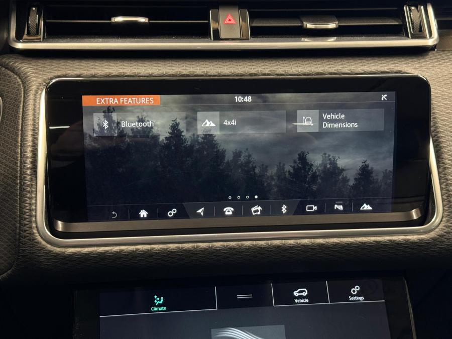 Balts Land Rover Range Rover Velar 2020 Rīga, ar dzinēja tilpumu 2.00 L un nobraukumu 83 tūkst. km par 26490 €, foto 15 vietnē AUTOMOTO.COM.LV