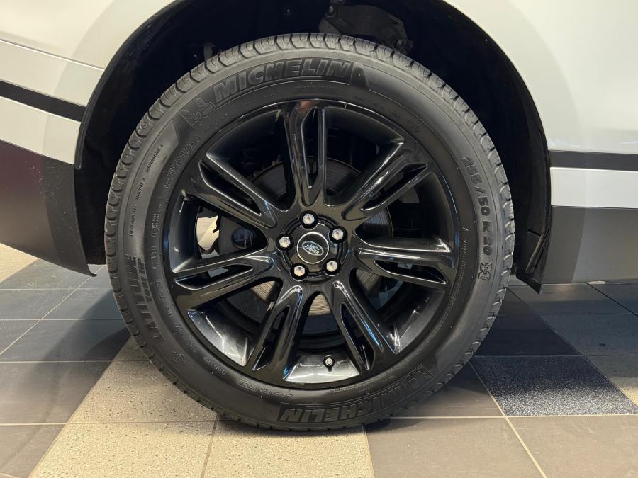 Balts Land Rover Range Rover Velar 2020 Rīga, ar dzinēja tilpumu 2.00 L un nobraukumu 83 tūkst. km par 26490 €, foto 25 vietnē AUTOMOTO.COM.LV