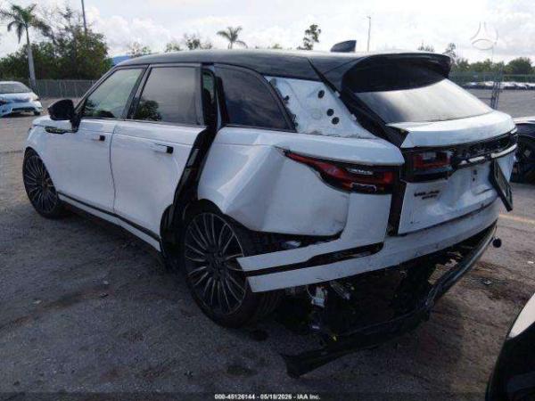 White Land Rover Range Rover Velar 2021 in Klaipeda, with an engine capacity of 3.00 L and mileage of 71 thousand km for 6500 €, photo 3 on AUTOMOTO.COM.LV