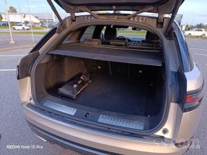 Yellow Land Rover Range Rover Velar 2018 in Riga, with an engine capacity of 3.00 L and mileage of 115 thousand km for 23990 €, photo 18 on AUTOMOTO.COM.LV