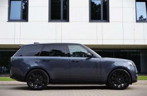 Violets Land Rover Range Rover 2025 Rīga, ar dzinēja tilpumu 3.00 L un nobraukumu 13 tūkst. km par 162140 €, foto 4 vietnē AUTOMOTO.COM.LV