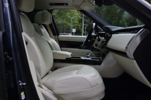 Violets Land Rover Range Rover 2025 Rīga, ar dzinēja tilpumu 3.00 L un nobraukumu 13 tūkst. km par 162140 €, foto 10 vietnē AUTOMOTO.COM.LV