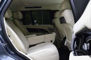 Violets Land Rover Range Rover 2025 Rīga, ar dzinēja tilpumu 3.00 L un nobraukumu 13 tūkst. km par 162140 €, foto 12 vietnē AUTOMOTO.COM.LV