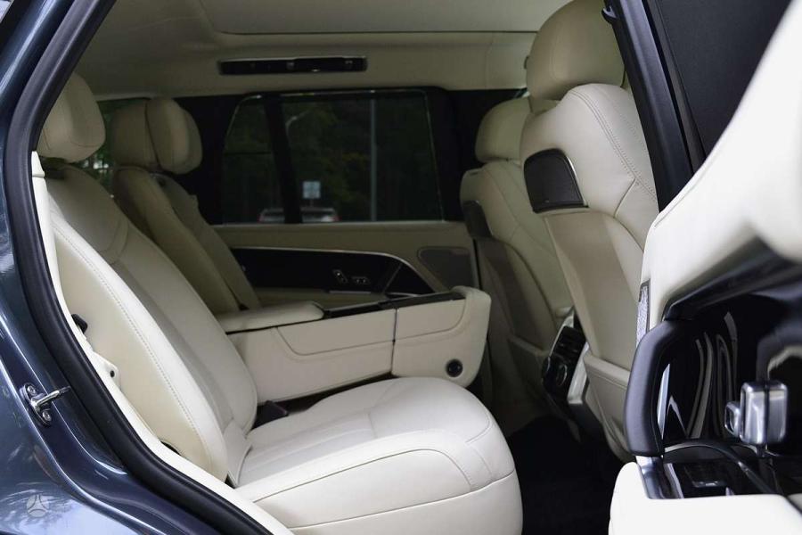 Violets Land Rover Range Rover 2025 Rīga, ar dzinēja tilpumu 3.00 L un nobraukumu 13 tūkst. km par 162140 €, foto 12 vietnē AUTOMOTO.COM.LV