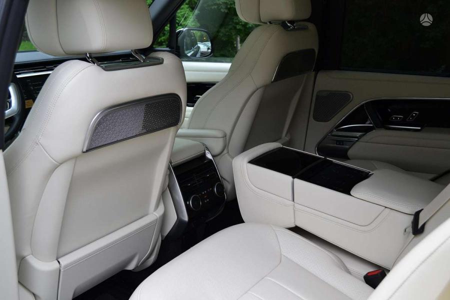 Violets Land Rover Range Rover 2025 Rīga, ar dzinēja tilpumu 3.00 L un nobraukumu 13 tūkst. km par 162140 €, foto 13 vietnē AUTOMOTO.COM.LV