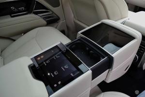 Violets Land Rover Range Rover 2025 Rīga, ar dzinēja tilpumu 3.00 L un nobraukumu 13 tūkst. km par 162140 €, foto 15 vietnē AUTOMOTO.COM.LV