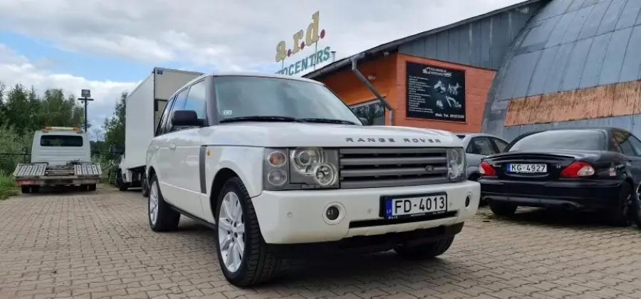 Balts Land Rover Range Rover 2004 Valmiera, ar dzinēja tilpumu 3.00 L un nobraukumu 360 tūkst. km par 4200 €, foto 1 vietnē AUTOMOTO.COM.LV