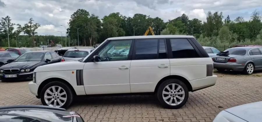 Balts Land Rover Range Rover 2004 Valmiera, ar dzinēja tilpumu 3.00 L un nobraukumu 360 tūkst. km par 4200 €, foto 8 vietnē AUTOMOTO.COM.LV
