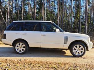 White Land Rover Range Rover 2008 in Riga, with an engine capacity of 3.60 L and mileage of 278 thousand km for 7630 €, photo 3 on AUTOMOTO.COM.LV