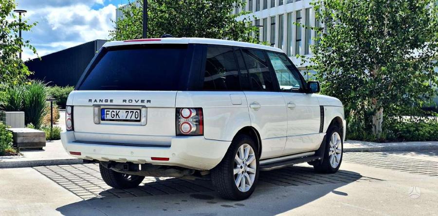 White Land Rover Range Rover 2008 in Vilnius, with an engine capacity of 3.63 L and mileage of 23 thousand km for 8900 €, photo 8 on AUTOMOTO.COM.LV