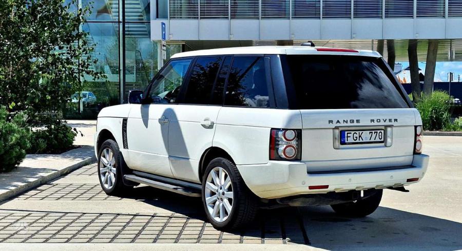 White Land Rover Range Rover 2008 in Vilnius, with an engine capacity of 3.63 L and mileage of 23 thousand km for 8900 €, photo 9 on AUTOMOTO.COM.LV