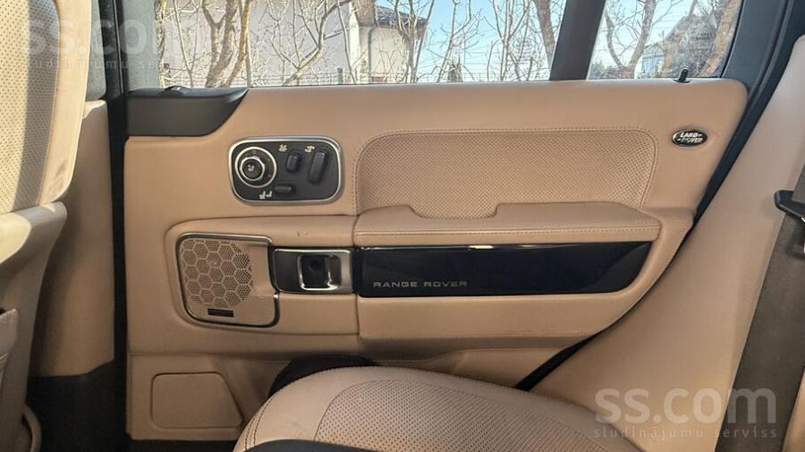 Balts Land Rover Range Rover 2012 Rīga, ar dzinēja tilpumu 4.40 L un nobraukumu 409 tūkst. km par 12500 €, foto 13 vietnē AUTOMOTO.COM.LV