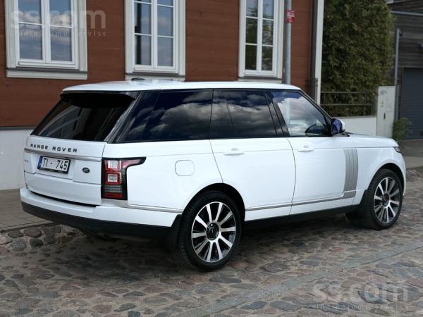 White Land Rover Range Rover 2014 in Riga, with an engine capacity of 3.00 L and mileage of 261 thousand km for 27900 €, photo 3 on AUTOMOTO.COM.LV