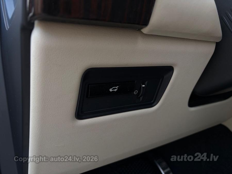 Balts Land Rover Range Rover 2014 Pērnava, ar dzinēja tilpumu 5.00 L un nobraukumu 175 tūkst. km par 28500 €, foto 22 vietnē AUTOMOTO.COM.LV