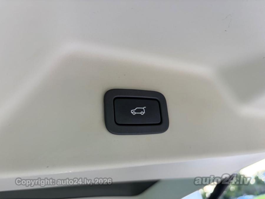 Balts Land Rover Range Rover 2014 Pērnava, ar dzinēja tilpumu 5.00 L un nobraukumu 175 tūkst. km par 28500 €, foto 30 vietnē AUTOMOTO.COM.LV