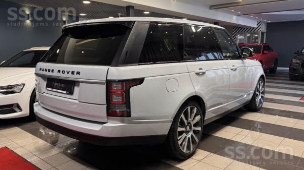 White Land Rover Range Rover 2017 in Riga, with an engine capacity of 3.00 L and mileage of 131 thousand km for 32990 €, photo 5 on AUTOMOTO.COM.LV