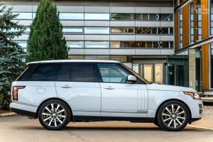 White Land Rover Range Rover 2017 in Klaipeda, with an engine capacity of 3.00 L and mileage of 130 thousand km for 32999 €, photo 4 on AUTOMOTO.COM.LV