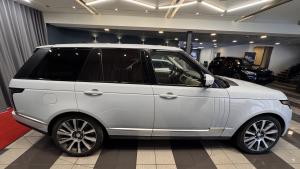 Белый Ленд Ровер Рендж Ровер 2017 в Рига, объемом двигателя 3.00 л и пробегом 137 тыс. км за 29990 €, фото 4 на AUTOMOTO.COM.LV