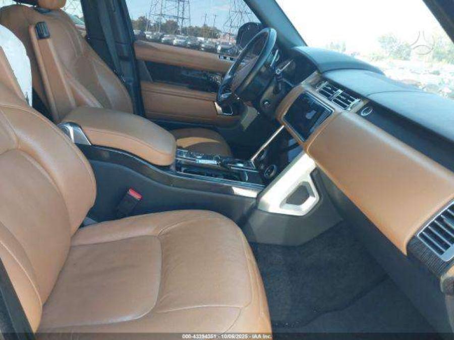 White Land Rover Range Rover 2018 in Klaipeda, with an engine capacity of 5.00 L and mileage of 90 thousand km for 16000 €, photo 5 on AUTOMOTO.COM.LV