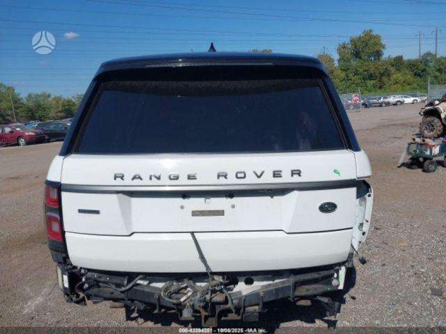 White Land Rover Range Rover 2018 in Klaipeda, with an engine capacity of 5.00 L and mileage of 90 thousand km for 16000 €, photo 17 on AUTOMOTO.COM.LV