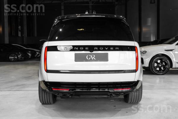 White Land Rover Range Rover 2025 in Riga, with an engine capacity of 4.40 L and mileage of 11 thousand km for 177710 €, photo 5 on AUTOMOTO.COM.LV