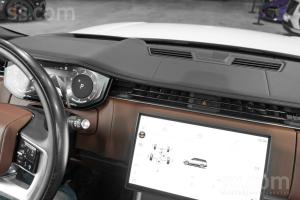 White Land Rover Range Rover 2025 in Riga, with an engine capacity of 4.40 L and mileage of 11 thousand km for 177710 €, photo 26 on AUTOMOTO.COM.LV