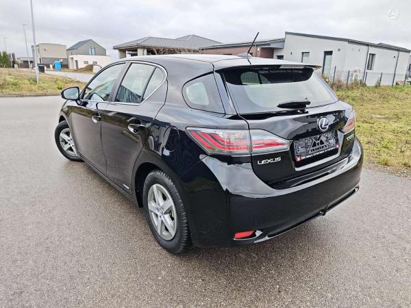 Black Lexus CT 200h 2011 in Vilnius, with an engine capacity of 1.80 L and mileage of 247 thousand km for 7450 €, photo 2 on AUTOMOTO.COM.LV