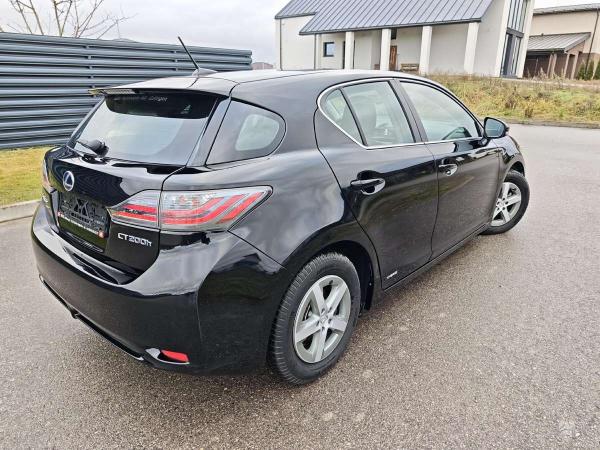 Black Lexus CT 200h 2011 in Vilnius, with an engine capacity of 1.80 L and mileage of 247 thousand km for 7450 €, photo 4 on AUTOMOTO.COM.LV