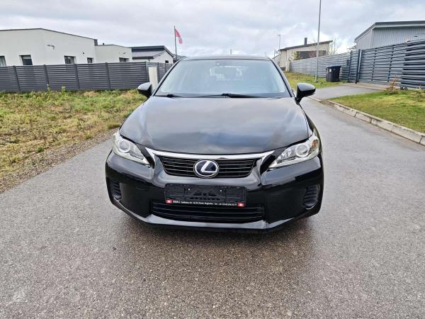 Black Lexus CT 200h 2011 in Vilnius, with an engine capacity of 1.80 L and mileage of 247 thousand km for 7450 €, photo 5 on AUTOMOTO.COM.LV