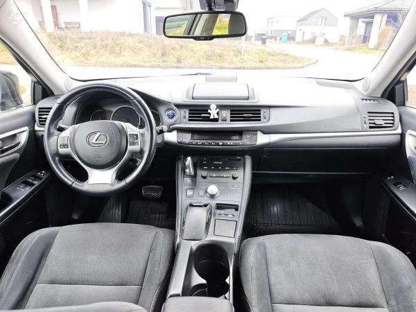 Black Lexus CT 200h 2011 in Vilnius, with an engine capacity of 1.80 L and mileage of 247 thousand km for 7450 €, photo 8 on AUTOMOTO.COM.LV