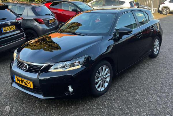 Melns Lexus CT 200h 2011 Viļņa, ar dzinēja tilpumu 1.80 L un nobraukumu 221 tūkst. km par 7700 €, foto 3 vietnē AUTOMOTO.COM.LV