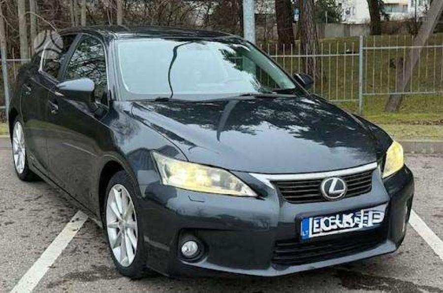 Black Lexus CT 200h 2011 in Vilnius, with an engine capacity of 1.80 L and mileage of 227 thousand km for 6800 €, photo 2 on AUTOMOTO.COM.LV