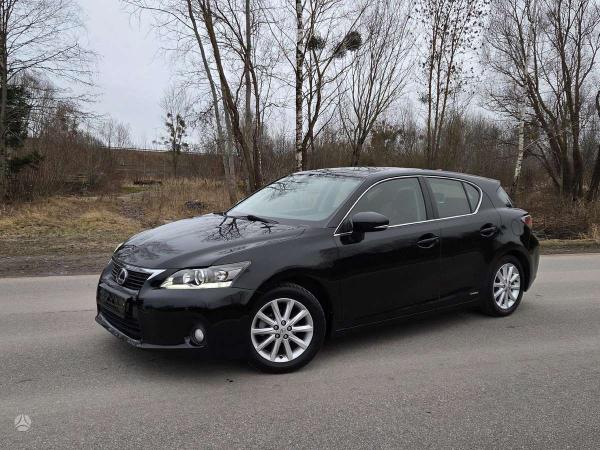 Melns Lexus CT 200h 2011 Kauņa, ar dzinēja tilpumu 1.80 L un nobraukumu 255 tūkst. km par 7989 €, foto 1 vietnē AUTOMOTO.COM.LV
