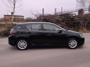 Black Lexus CT 200h 2011 in Kaunas, with an engine capacity of 1.80 L and mileage of 255 thousand km for 7989 €, photo 3 on AUTOMOTO.COM.LV