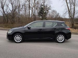 Black Lexus CT 200h 2011 in Kaunas, with an engine capacity of 1.80 L and mileage of 255 thousand km for 7989 €, photo 7 on AUTOMOTO.COM.LV