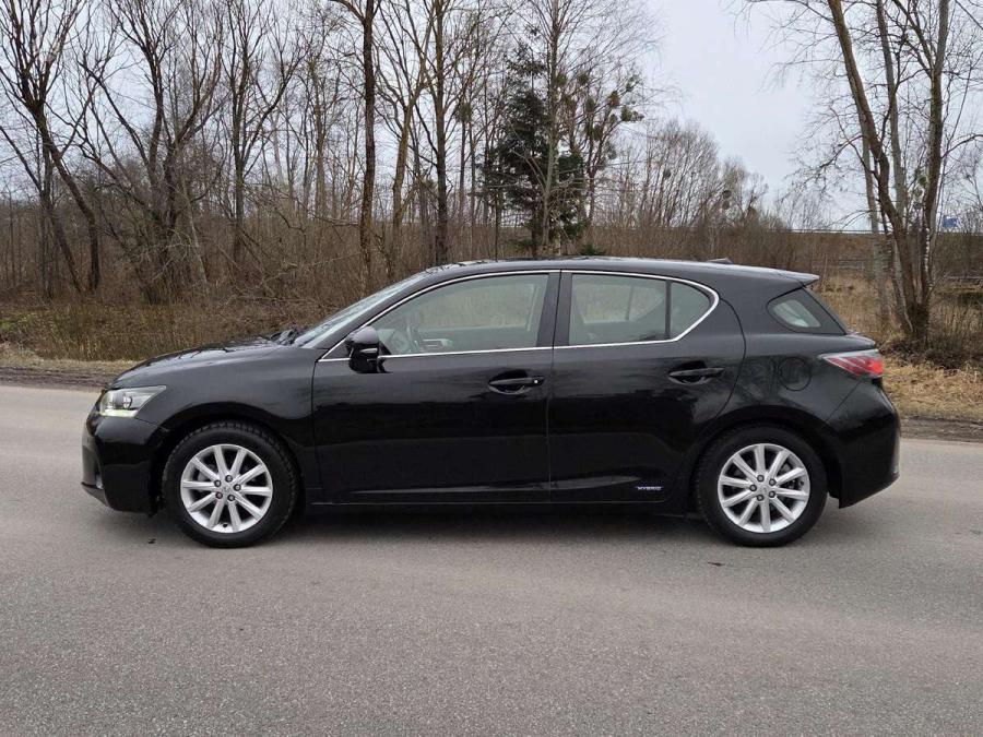 Black Lexus CT 200h 2011 in Kaunas, with an engine capacity of 1.80 L and mileage of 255 thousand km for 7989 €, photo 7 on AUTOMOTO.COM.LV