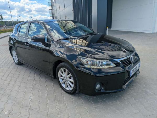 Melns Lexus CT 200h 2011 Viļņa, ar dzinēja tilpumu 1.80 L un nobraukumu 276 tūkst. km par 7800 €, foto 1 vietnē AUTOMOTO.COM.LV