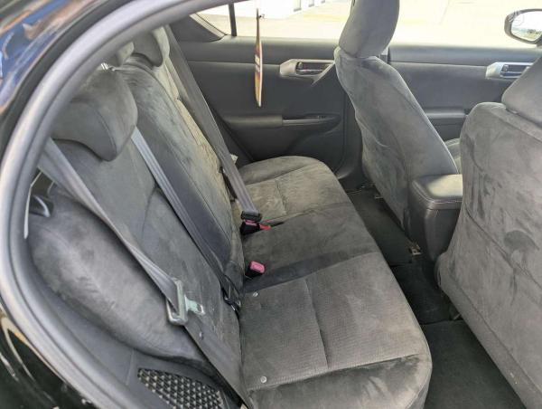 Melns Lexus CT 200h 2011 Viļņa, ar dzinēja tilpumu 1.80 L un nobraukumu 276 tūkst. km par 7800 €, foto 5 vietnē AUTOMOTO.COM.LV