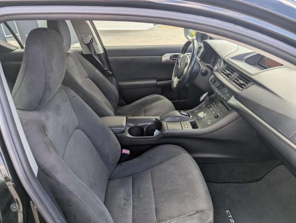 Melns Lexus CT 200h 2011 Viļņa, ar dzinēja tilpumu 1.80 L un nobraukumu 276 tūkst. km par 7800 €, foto 7 vietnē AUTOMOTO.COM.LV