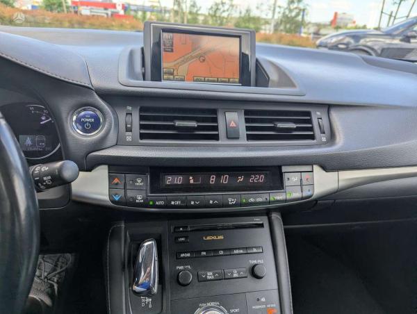 Melns Lexus CT 200h 2011 Viļņa, ar dzinēja tilpumu 1.80 L un nobraukumu 276 tūkst. km par 7800 €, foto 9 vietnē AUTOMOTO.COM.LV