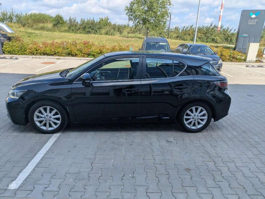 Черный Лексус CT 200h 2011 в Вильнюс, объемом двигателя 1.80 л и пробегом 276 тыс. км за 7600 €, фото 3 на AUTOMOTO.COM.LV