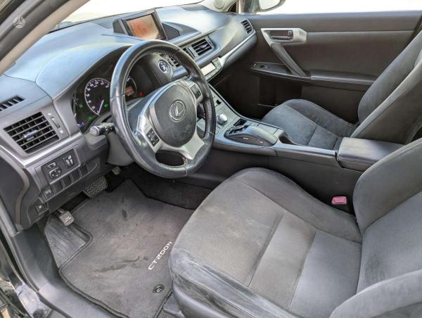 Black Lexus CT 200h 2011 in Vilnius, with an engine capacity of 1.80 L and mileage of 276 thousand km for 7600 €, photo 8 on AUTOMOTO.COM.LV
